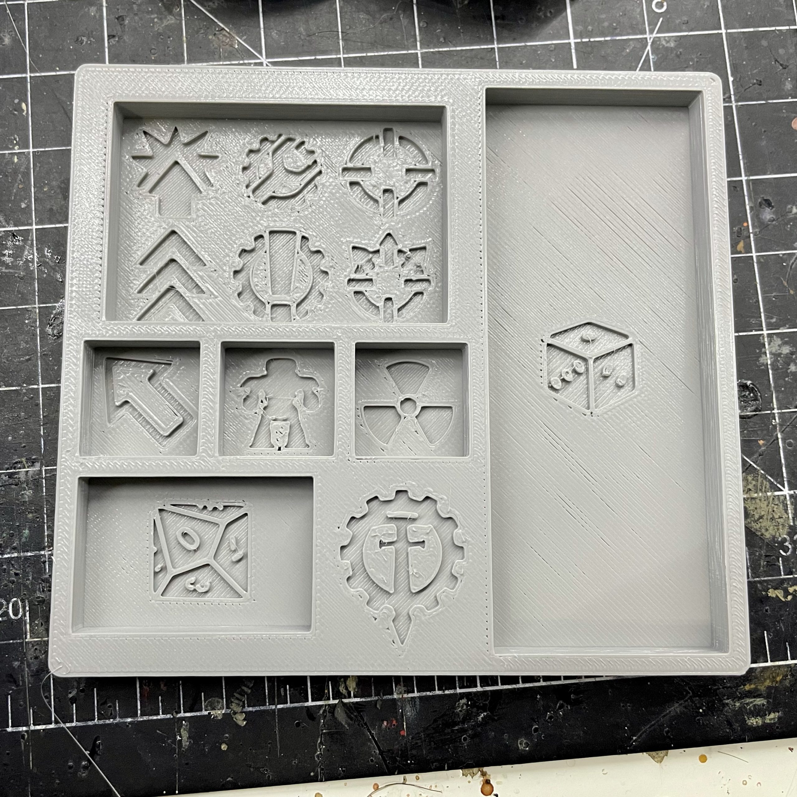 Adeptus Titanicus Dice Tray | Warpstone Pile